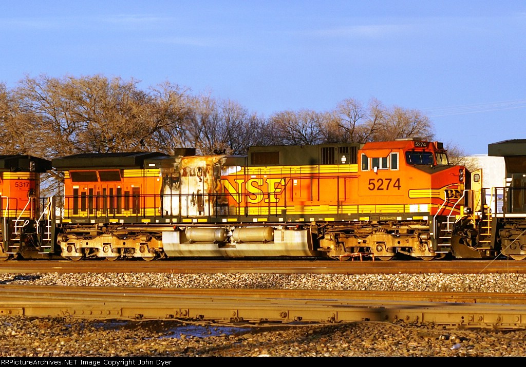 Scorched BNSF 5274